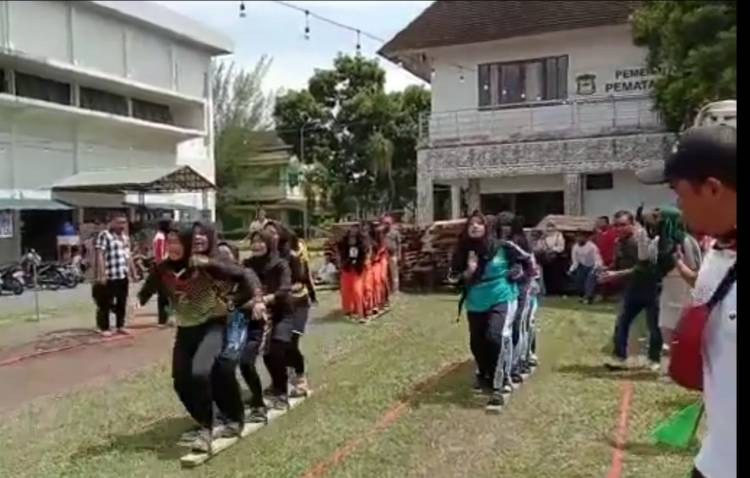 Tim Putri SMA Kesuma Bangsa Londut Juara Perlombaan Terompa Tingkat ...
