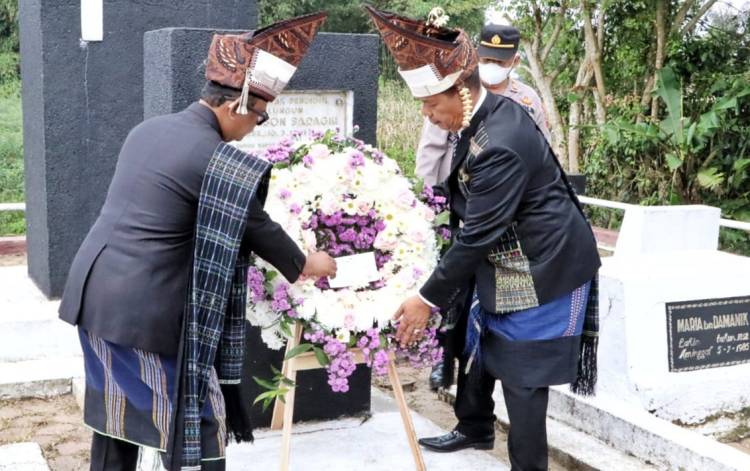 Radiapoh Sinaga Ziarah ke Makam Tokoh Pendidikan Simalungun Guru Jason ...
