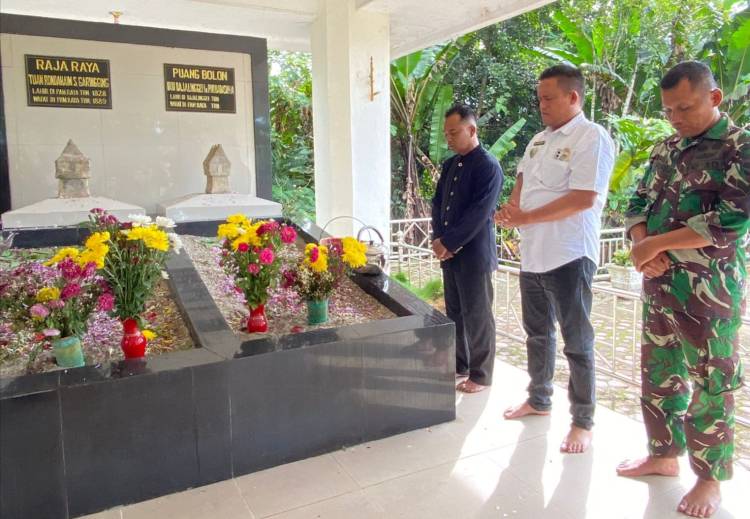 Sambut HUT RI, Panitia Ziarah ke Makam Raja Raya Simalungun