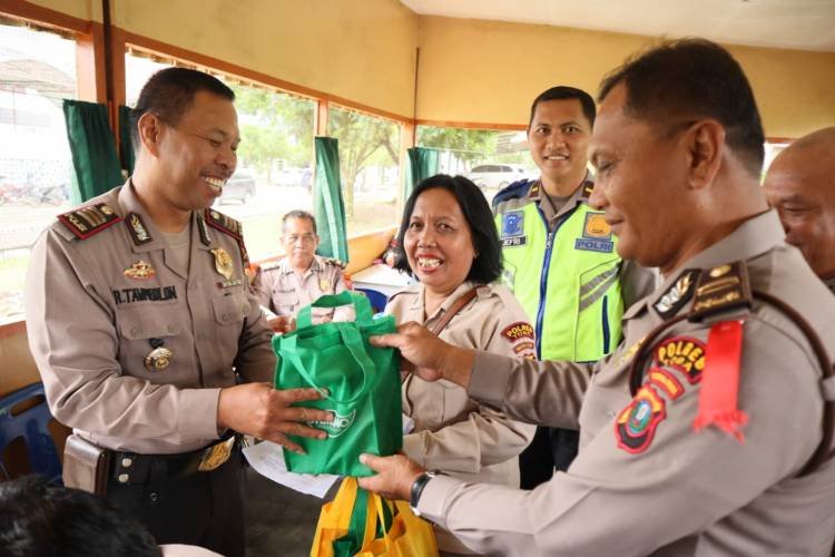 Biddokes Polda Sumut dan Sidokes Polres Toba Cek Kesehatan Personel Biddokes Polda Sumut dan Sidokes Polres Toba Cek Kesehatan Personel